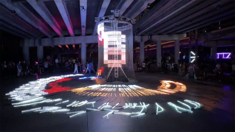 "FLUX" Interactive Light Installation by Ksawery Kirklewski - Motion ...