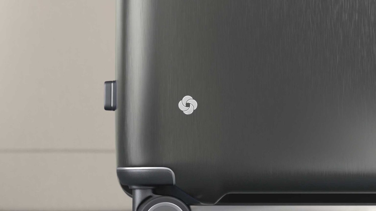 Lost and Found: New Brand Film for the Samsonite EVOA-Z - Motion design - STASH : Motion design ...