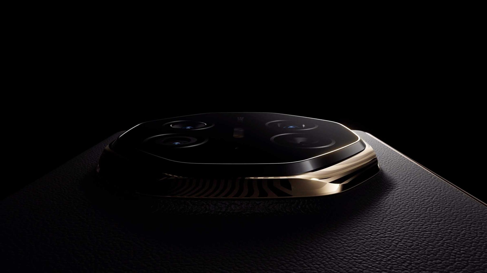 God is in the Details: CCLAB Gets Intimate With Huawei Mate XT Ultimate ...