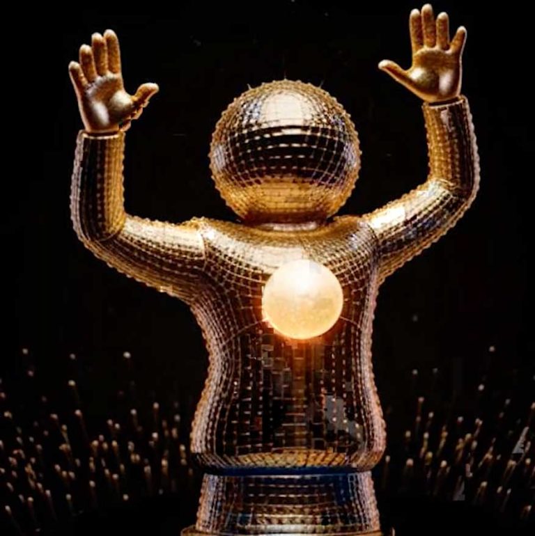 Michael Fragstein Merges AI and Stop-Motion in Eben Tenner "Silk Sheets ...