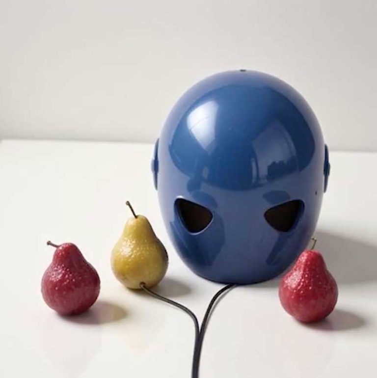 Michael Fragstein Merges AI and Stop-Motion in Eben Tenner "Silk Sheets ...