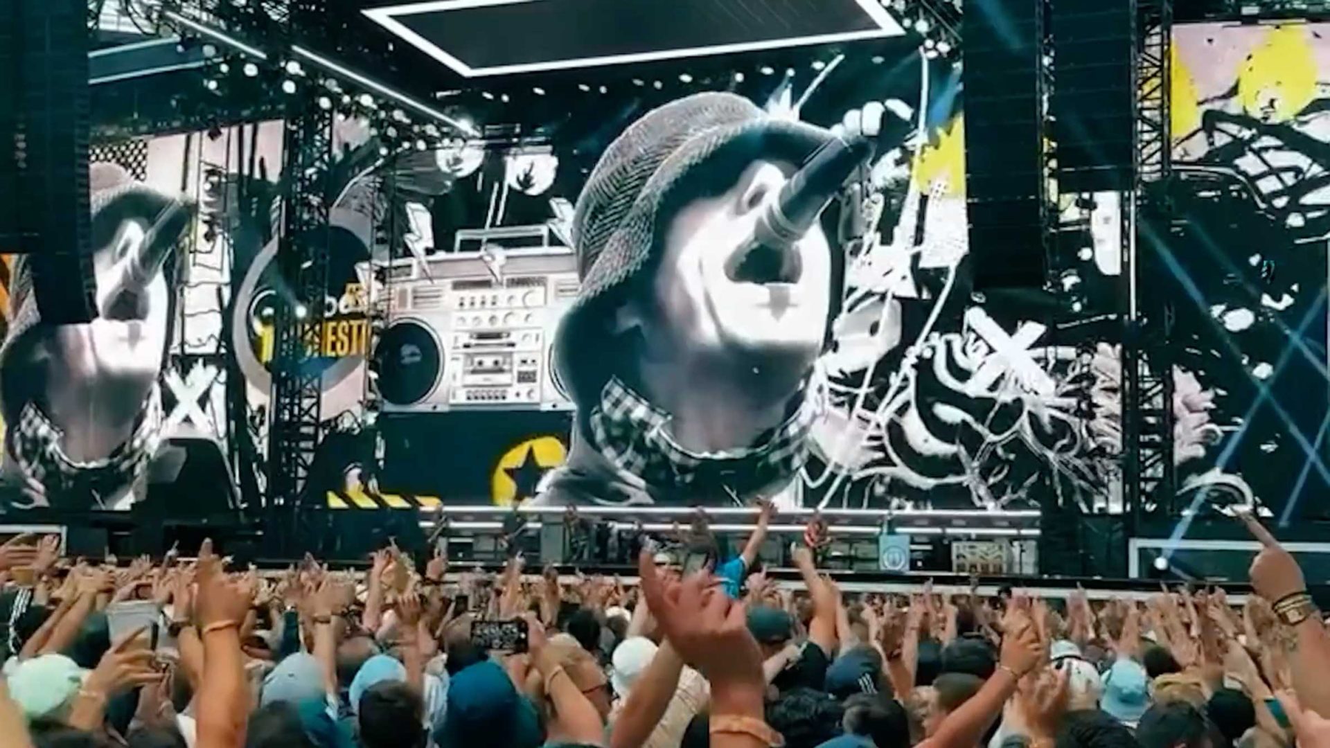 Oasis Live ‘25 Tour Visuals by Chris Curtis and I’m Your Boss - Motion ...