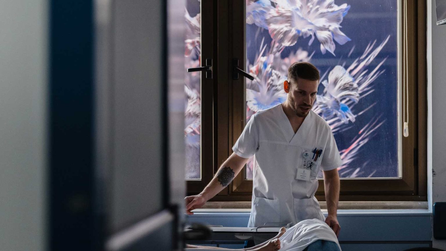 Markos Kay Keeps Calm and Carries on in "Petal Drift" - Motion design ...