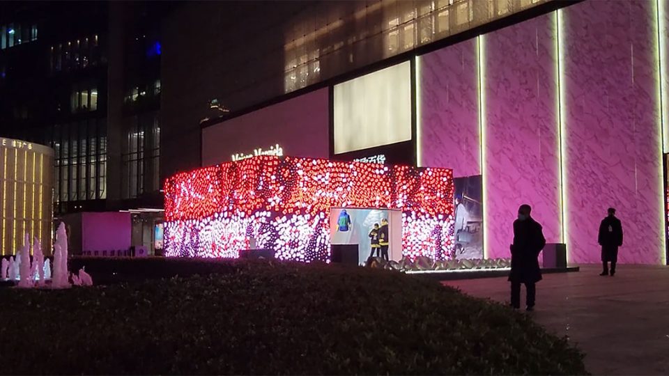 Raven Kwok's Quirky and Delightful Pop Up Video Installation for Peak Performance - Motion ...